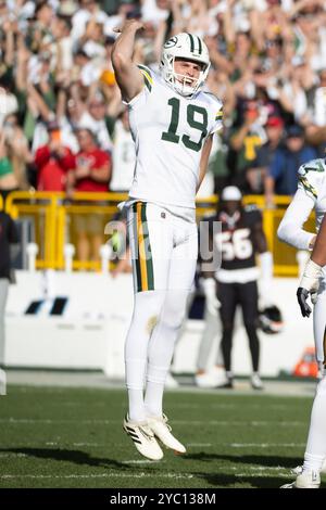 Green Bay Packers punter Daniel Whelan (19) warms up on the field ...