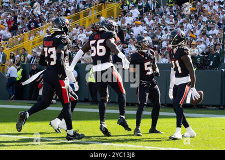 Houston Texans linebacker Jamal Hill, left, works out with linebacker ...