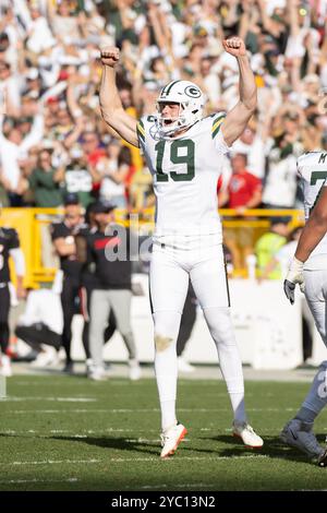 Green Bay Packers punter Daniel Whelan (19) stands on the field before ...