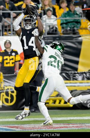 Pittsburgh Steelers cornerback Brandin Echols (26) is introduced before ...