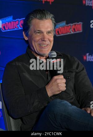 Josh Brolin attends Comic-Con 2009 at the San Diego Convention center ...