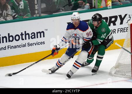 Dallas Stars center Oskar Bäck (10) in the first period of an NHL ...