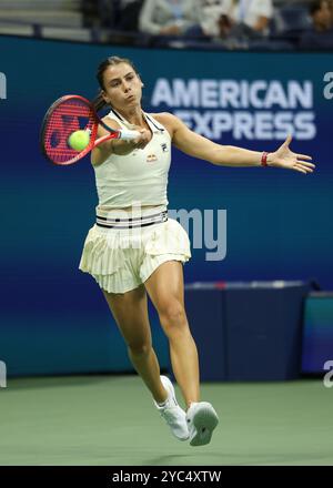 Emma Navarro of USA in action during her round 1 match against Peyton ...