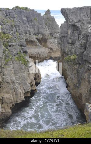 Limestone formations at Pancake Rocks, Punakaiki, West Coast, South ...