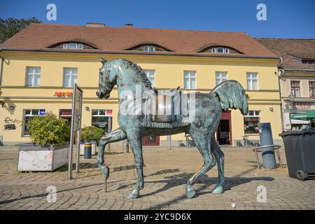 Horse, sculpture by Joost Van der Velden, Schloßplatz, Grünstraße ...