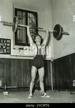 Italian weightlifter Ruggero Ravenna training, Italy 1954 Stock Photo ...