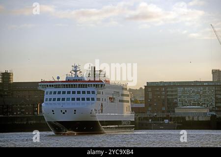 Isle of Man Steam Packet flagship, MANXMAN, conducting berthing trials ...