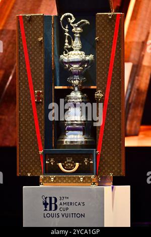 The winners of the America's Cup, Emirates Team New Zealand, receive ...