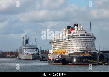 Disney dream cruise liner alongside in the port of Southampton docks ...