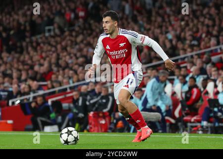 Gabriel Martinelli of Arsenal breaks with the ball during the Premier ...