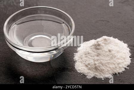 Baking soda and vinegar - Cleaning mixture Stock Photo - Alamy