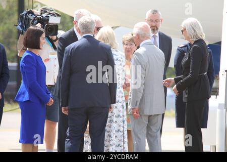 Governor-General Sam Mostyn and Prime Minister Anthony Albanese pose ...