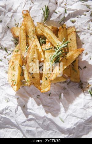 Presentation of a plate of homemade potato chips Stock Photo - Alamy
