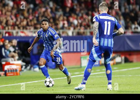 Cesar Blackman (SK Slovan Bratislava, #28) im Duell Leroy Sane (FC ...