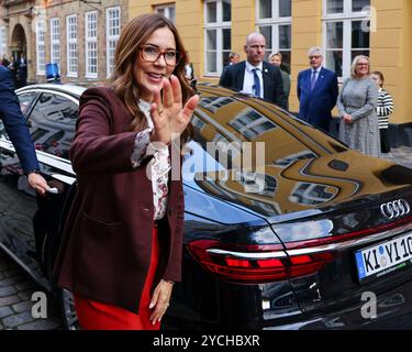 Flensburg, Germany. 22nd Oct, 2024. Denmark's King Frederik X. (l) and ...