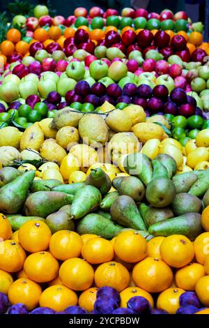 Assortment of fresh apple fruits at market Stock Photo - Alamy