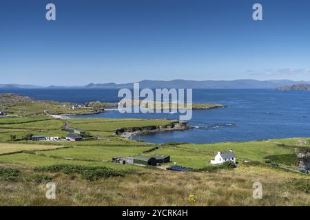 A view of the Iveragh Peninsula and Kells Bay in County Kerry Stock ...