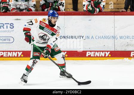 Luca Tosto (Augsburger Panther, #77) beim Fernseh-Interview mit Magenta ...