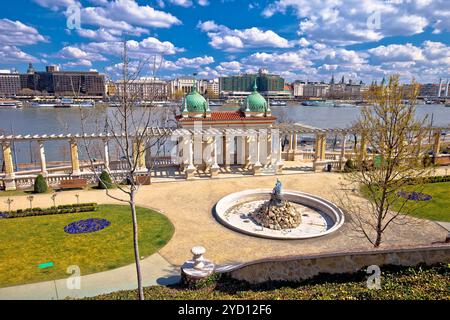 Donau river scenic waterfront walkway in Budapest springtime view Stock ...