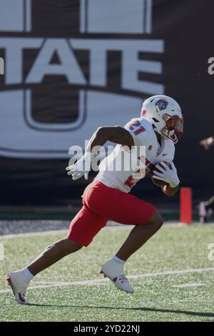 Utah State running back Javen Jacobs (8) runs into the endzone for a ...