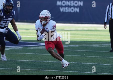 Utah State running back Javen Jacobs (8) runs into the endzone for a ...