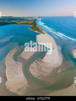 Patterns in the sand in shallow water in Lake Superior Stock Photo - Alamy