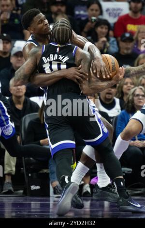 Sacramento Kings guard DeMar DeRozan (10) and teammate Maxime Raynaud ...