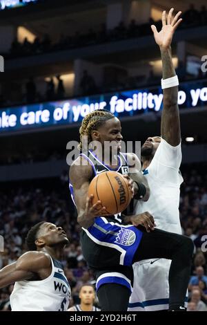 Minnesota Timberwolves center Naz Reid (11) dribbles down the court ...