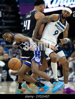 Minnesota Timberwolves guard Nickeil Alexander-Walker (9) looks on ...