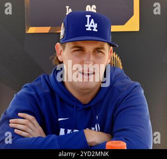 Los Angeles Dodgers pitcher Landon Knack throws during the second ...