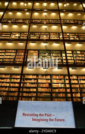 Beinecke Rare Books & Manuscripts Library at Yale University in New ...