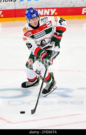 Mark Zengerle (Augsburger Panther, #89) in Diskussion mit ...