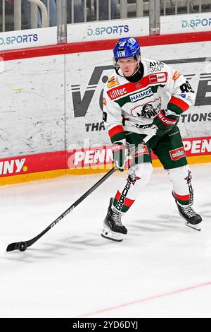 Mark Zengerle (Augsburger Panther, #89) in Diskussion mit ...
