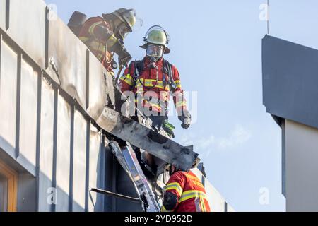 Grombuehl, Deutschland. 25th Oct, 2024. GER, Grombuehl, Roof truss fire ...