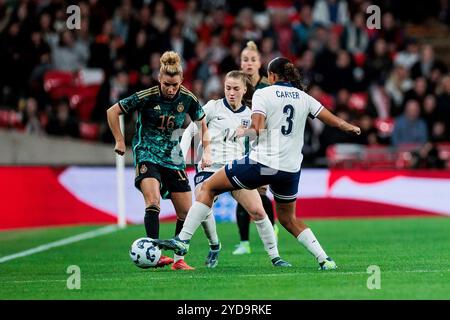 Jessica Carter (England, #16) am Ball, SUI, Schweden vs England ...