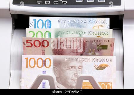 Swedish crown in the counting machine Stock Photo - Alamy