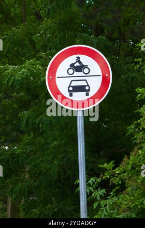 Sign prohibition for motor vehicles Stock Photo - Alamy