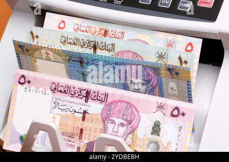 Omani rial in the counting machine Stock Photo - Alamy