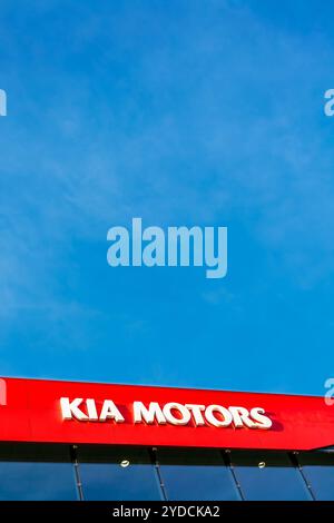 KIA Car Dealership Exterior Sign Stock Photo - Alamy