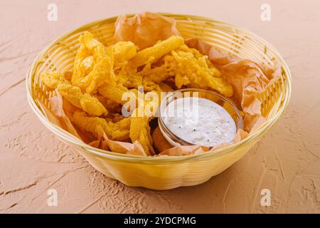 Fried onion rings in white basket close up Stock Photo - Alamy