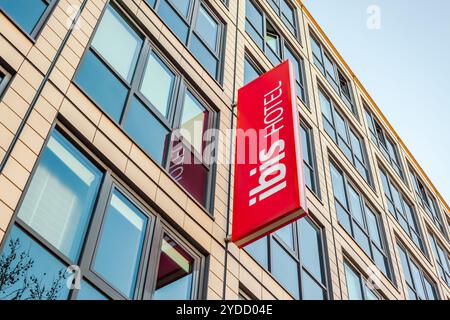 Ibis suites logo at hotel building in Munich Stock Photo - Alamy