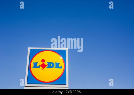 LIDL supermarket chain brand logo Stock Photo - Alamy