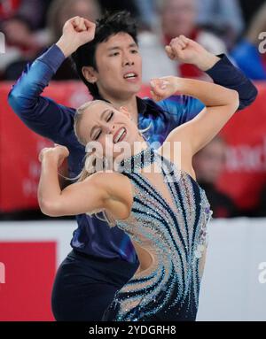 Holly Harris and Jason Chan of Australia perform during the Ice Dance ...