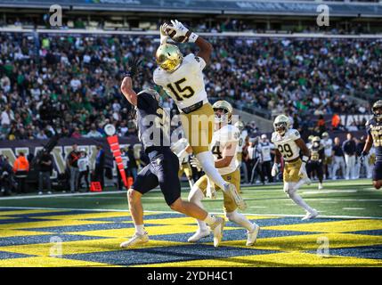 Notre Dame cornerback Leonard Moore (15) pursues Ohio State wide ...