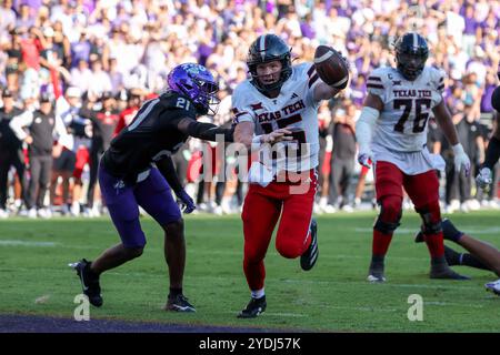 Texas Tech quarterback Will Hammond (15) prepares to throw the ball ...