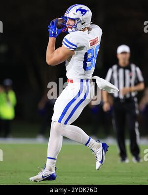 Southern Methodist Mustangs tight end Ryan Becker (14) catches a pass ...