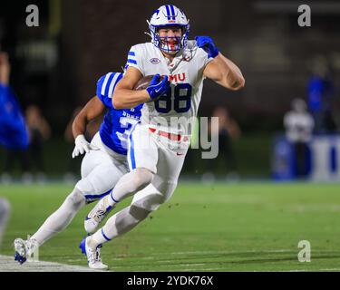 Southern Methodist Mustangs tight end Ryan Becker (14) catches a pass ...