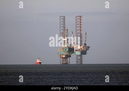 Irish Sea Pioneer jack-up support platform in Liverpool Bay, Irish Sea ...