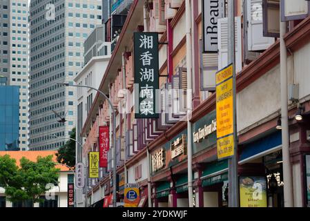 Shophouses and restaurants in Liang Seah Street in Bugis, Singapore ...