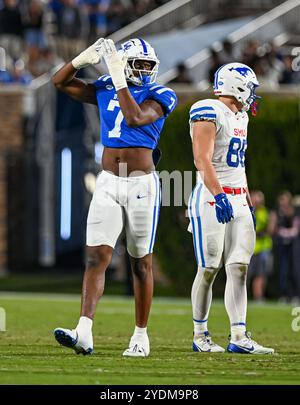 Duke defensive end Vincent Anthony Jr. (7) works to get around Virginia ...